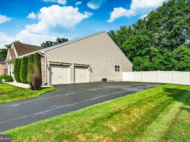 105 Woods Edge Drive