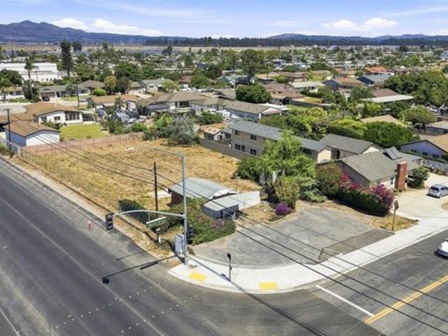 105 Walnut Dr, Oxnard, CA 93036
