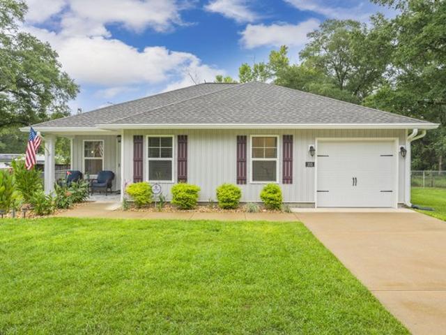 105 White St, Defuniak Springs, FL 32435