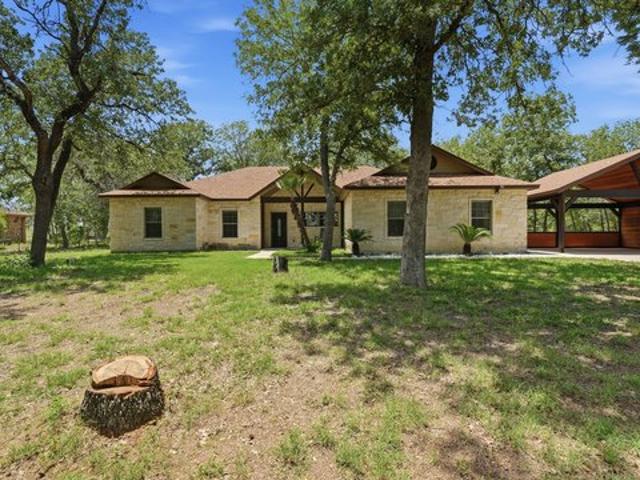 105 Wild Stallion Dr, La Vernia, TX 78121
