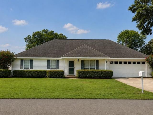 105 Wisconsin Ave, Muscle Shoals, AL 35661