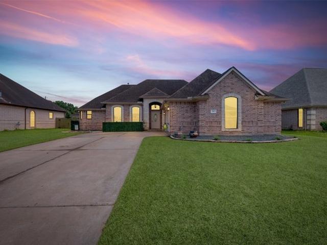 105 Wisteria St, Richwood, TX 77531