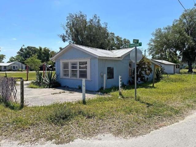 105 Tangerine St, Bowling Green, FL 33834