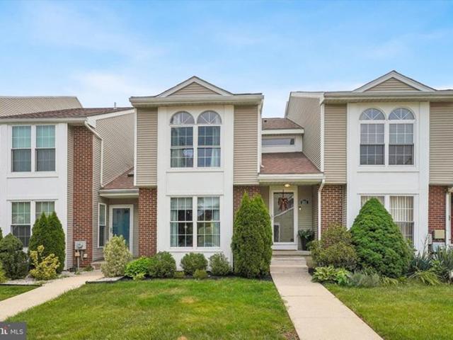105 Teakwood Ct, Norristown, PA 19401