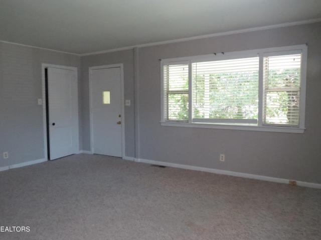 105 Thornton Rd