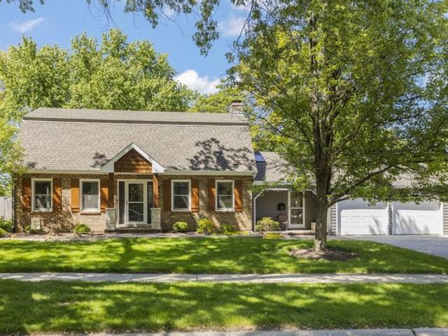 105 Thrush Ln, Naperville, IL 60540