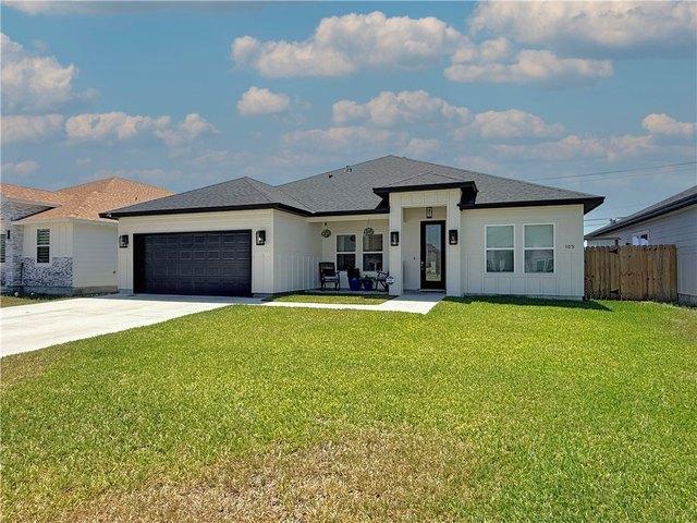 105 Traditions Dr, Rockport, TX 78382