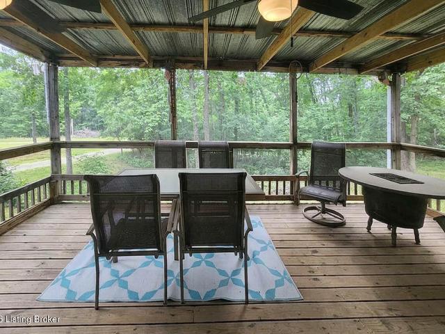 105 Tulip Ln