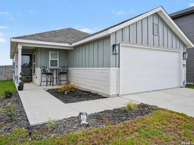 105 Twin Swan Dr