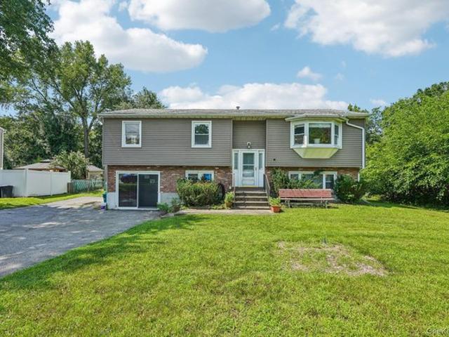 105 Vails Gate Heights Dr, New Windsor, NY 12553