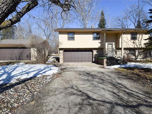 105 Valley View Rd, Karlstad, MN 56732