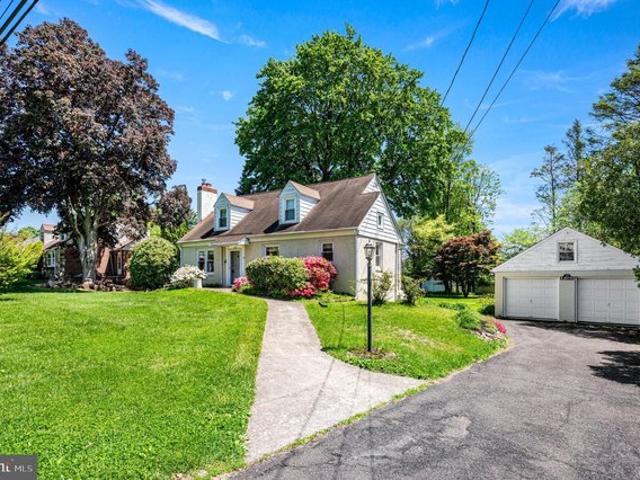 105 Village Dr, Feasterville Trevose, PA 19053