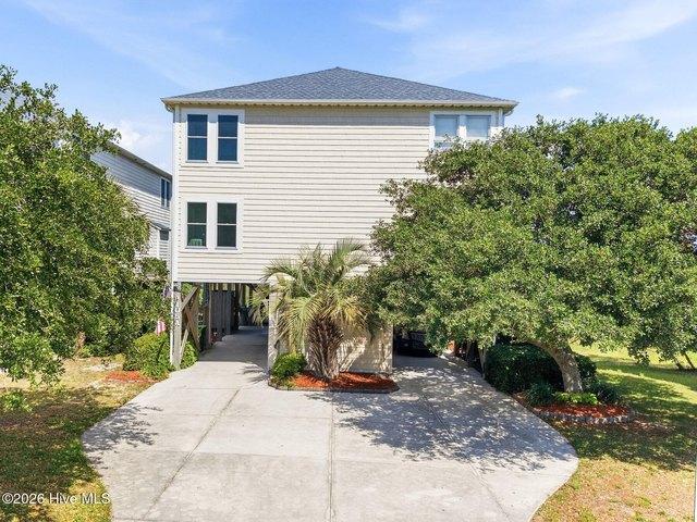 105A Bay Dr, Surf City, NC 28445