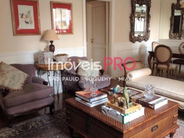 105m² com 3 dormitórios e 2 vagas em Moema
