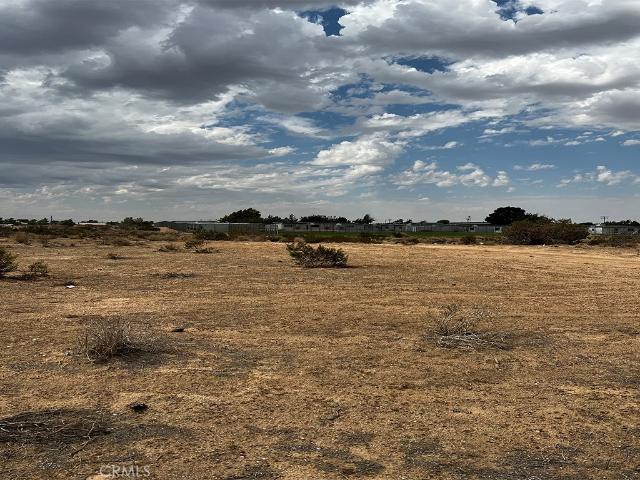 10643 Hesperia Rd, Hesperia, CA 92345 | MLS #CV22197