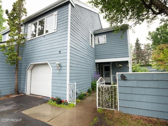 10641 Commodore Dr, Anchorage, AK 99507