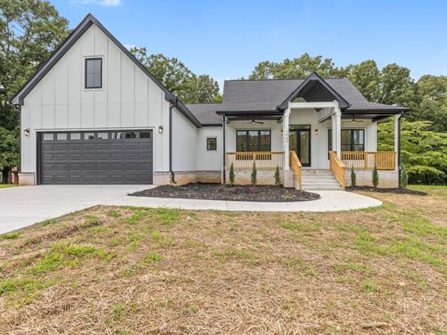 1064 Mulberry St, Burns, TN 37029