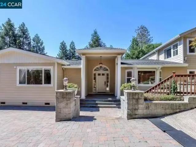 1064 Orchard Rd, Lafayette, CA 94549