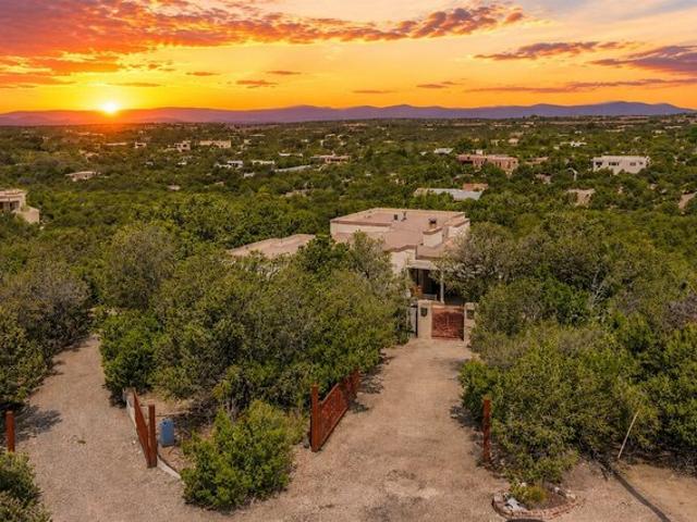 1064 Bishops Lodge Rd, Santa Fe, NM 87501