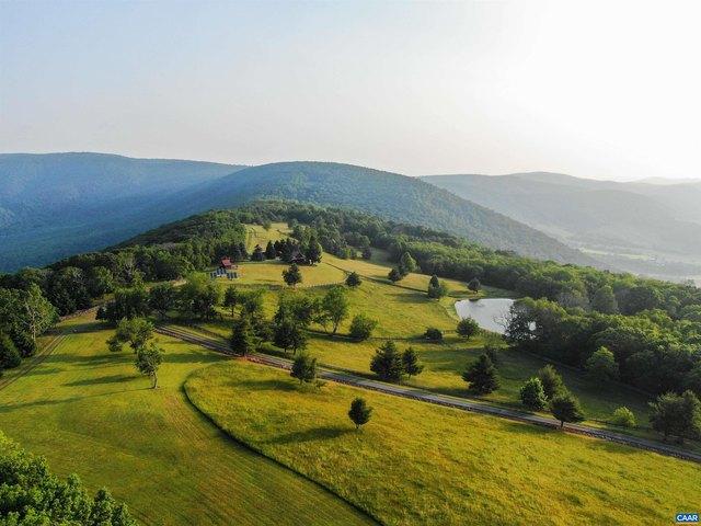 1064 Frazier Ln, Elk Creek, VA 24326