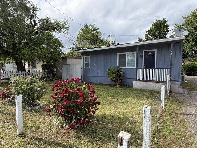 1064 Hawthorne Ave, Redding, CA 96002