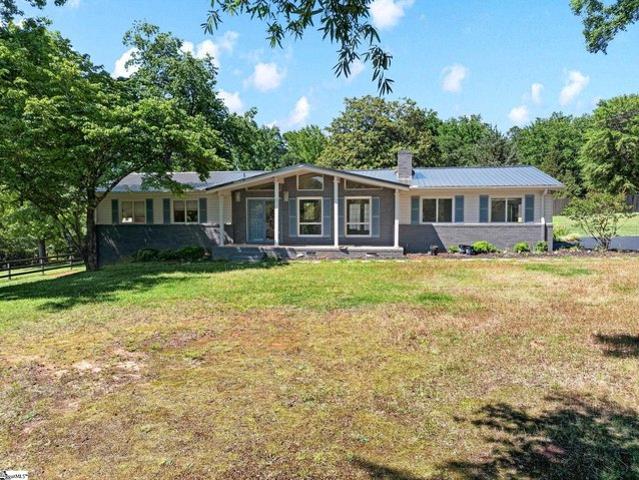 1064 Knollwood Acres Dr, Boiling Springs, SC 29316