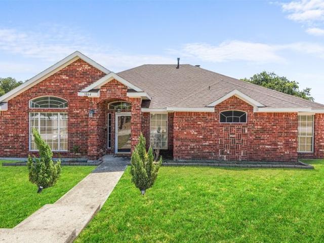 1064 The Meadows Pkwy, Desoto, TX 75115