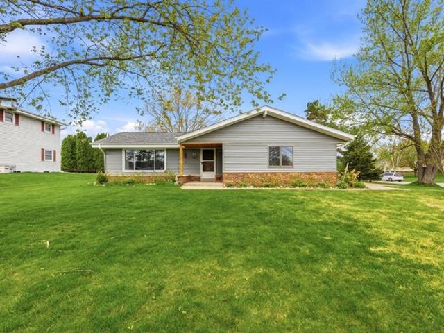 10653 Beacon Hill Ct W, Franklin, WI 53132