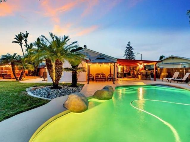 10653 Montura Ct, Santee, CA 92071