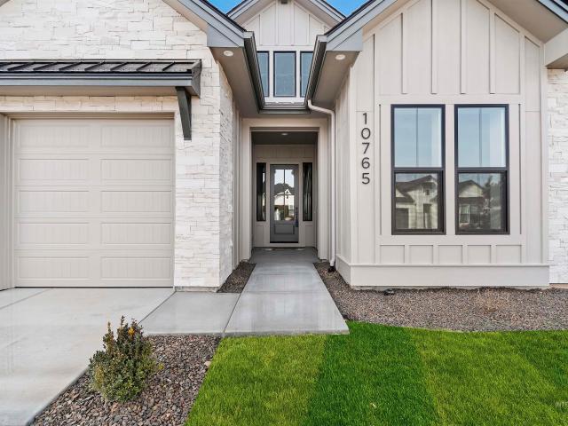 10657 W Lahinch Ln