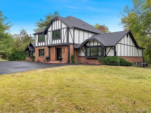 10656 Ladue Rd, Saint Louis, MO 63141