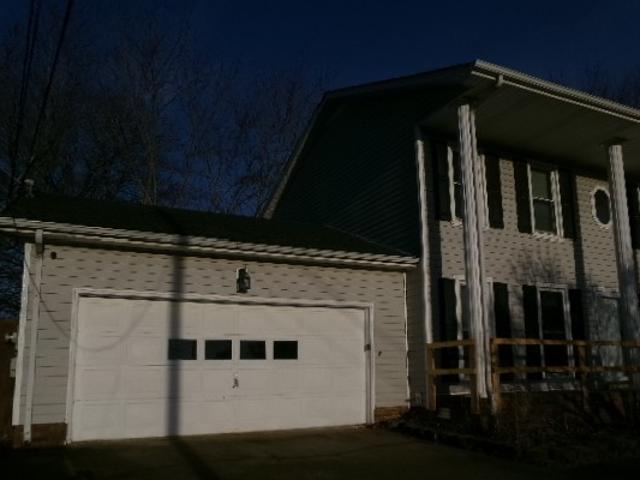 1065 Biltmore Pl, Clarksville, TN 37042 | MLS #3121 | Compass