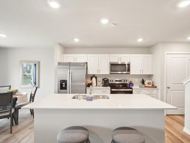 1065 Daisy Ln, Waukee, IA 50263