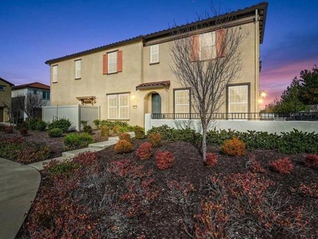 1065 Essington Ln, Roseville, CA 95747