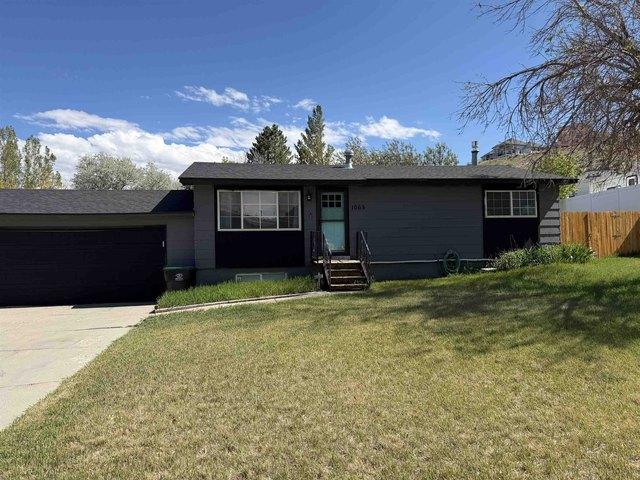 1065 Indian Hills Dr, Green River, WY 82935