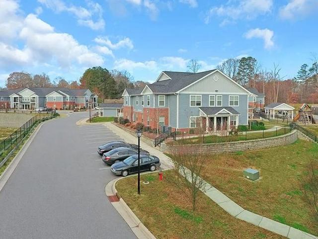 1065 Ridgeway Dr, Kannapolis, NC 28083