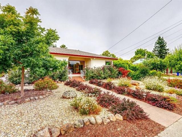 1065 Stevenson St, Santa Rosa, CA 95404