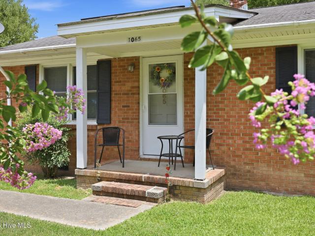 1065 Shadow Lane