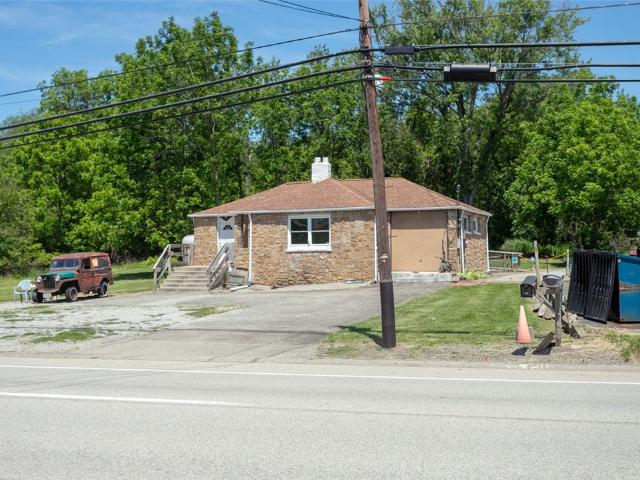 1065 University Dr