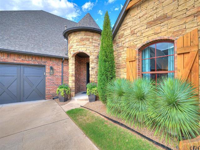 1065 Villas Creek Drive