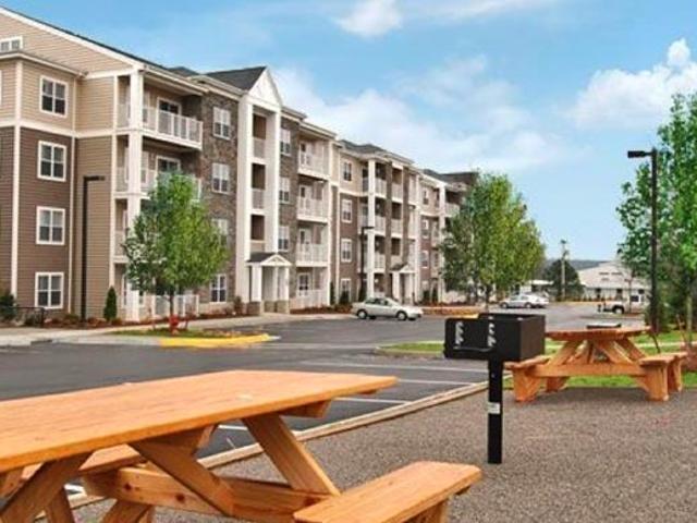 $1065 / 2br Brand New 2 BR With Cable and WiFi Available! Come See! Blacksburg