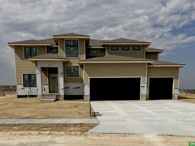 10662 S 102nd Ave, Papillion, NE 68046