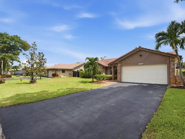 10666 NW 2nd Pl, Coral Springs, FL 33071