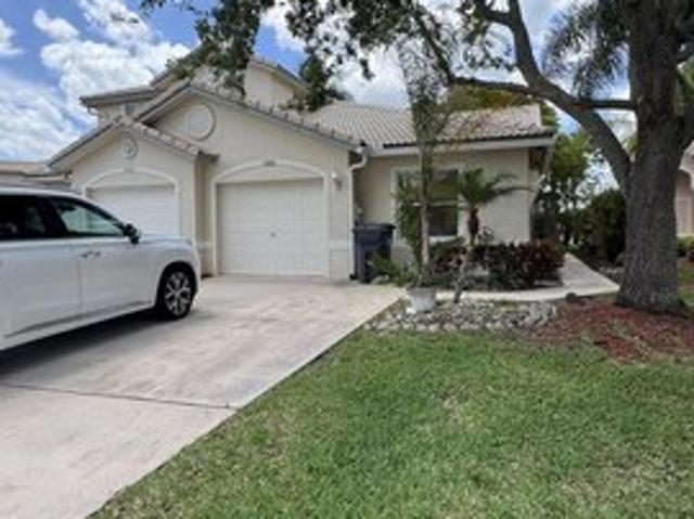 10666 Pelican Dr, Wellington, FL 33414