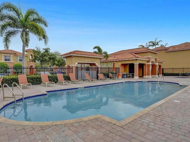 10666 SW 7th St Unit 2106, Pembroke Pines, FL 33025