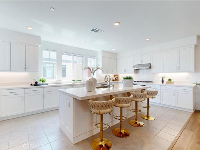 1066 N Anaheim 1