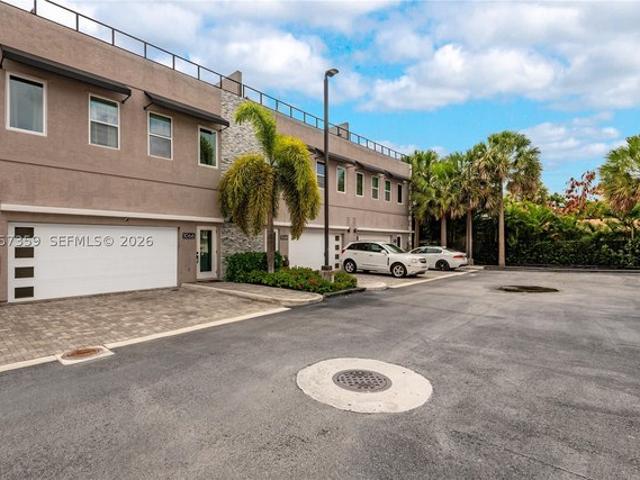 1066 NE 35th St, Oakland Park, FL 33334