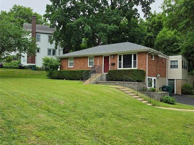 1066 Key West Ave, Webster Groves, MO 63119