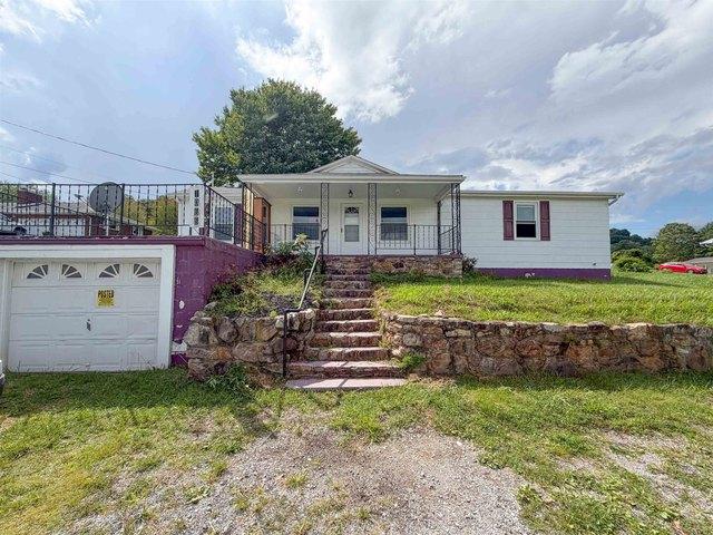 1066 Pulaski Giles Tpke, Pearisburg, VA 24134