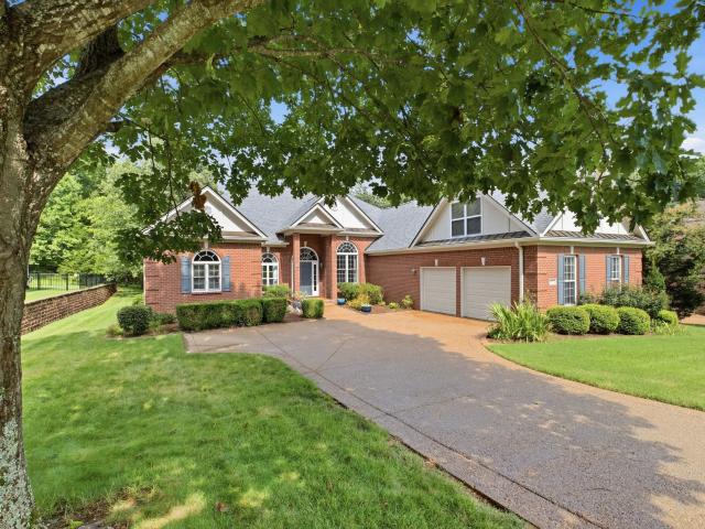 1066 Walnut Bend Ln